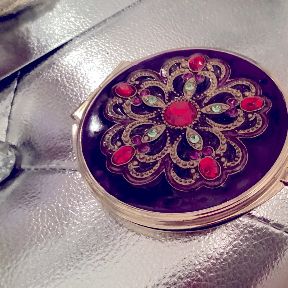 Beautiful Vintage Compact Mirror Never Used - Gem